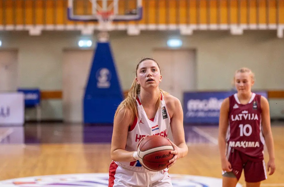 Odličan uspjeh naše izvrsne košarkašice i učenice - Gimnazija Marul